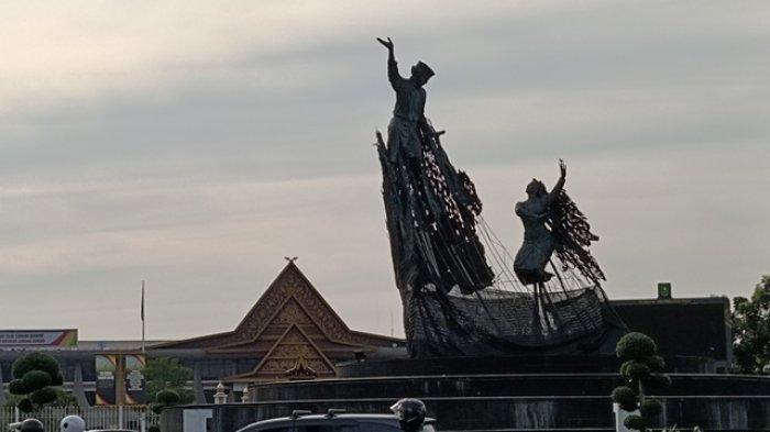 Tugu Zapin Pekanbaru di Riau: Simbol Itu Tak Megah Lagi, Terlucuti ...
