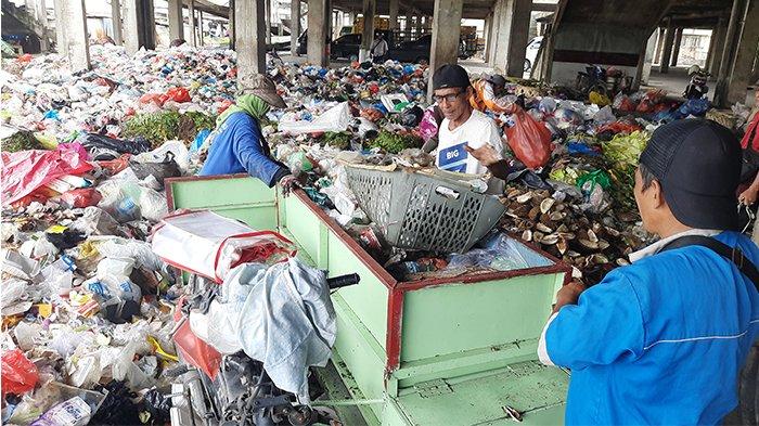Tumpukan Sampah Luar Biasa di Pasar Cik Puan, DLHK Pekanbaru Sebut Ulah Angkutan Mandiri ...