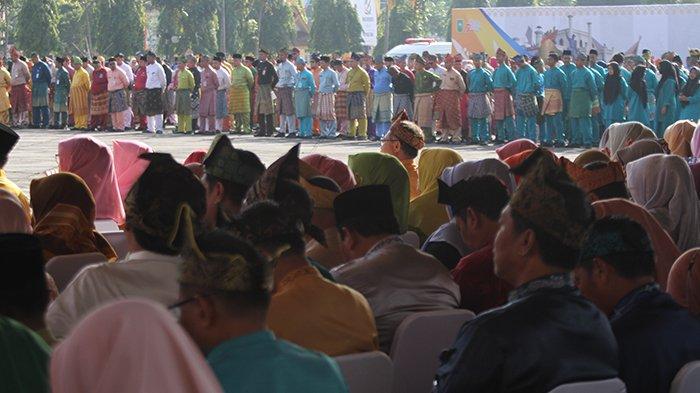 FOTO: Upacara Peringatan HUT ke-66 Provinsi Riau - Tribunpekanbaru.com