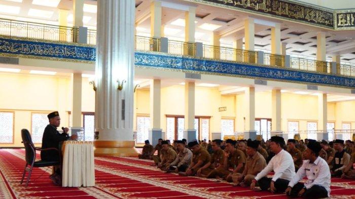 Wabup Syafaruddin Poti Ikuti Wirid Rutin di Masjid Agung Islamic Center Rokan Hulu ...