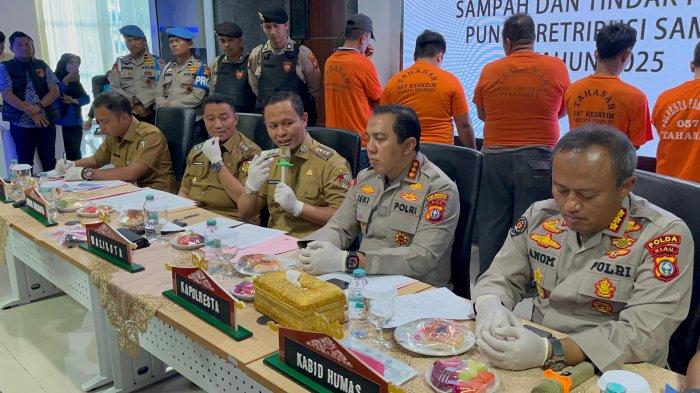 Polisi Amankan Lima Orang Angkutan Mandiri yang Buang Sampah Sembarangan di Pekanbaru ...