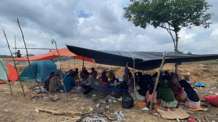 Warga Desa Batu Ampar Terdampak Blasting Nginap di Area Tambang Inhil, Perusahaan Hentikan ...