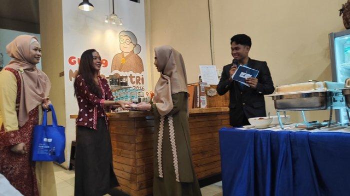 Rayakan Hari Guru, Gudeg Mbah Putri Pekanbaru Hadirkan Apresiasi ...