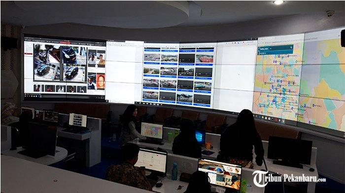 CCTV Terkoneksi Video Wall Command Center Awasi Seluruh Sudut Pekanbaru ...