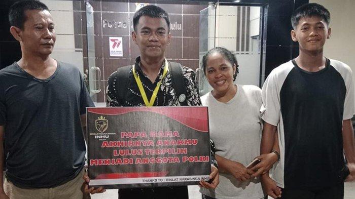 Salut, Anak Penjual Sepatu di Kota Rengat Riau Lulus Masuk Polri ...