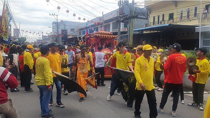 Para Dewa Diarak Keliling Kota Selatpanjang Singgah di 23 Klenteng ...
