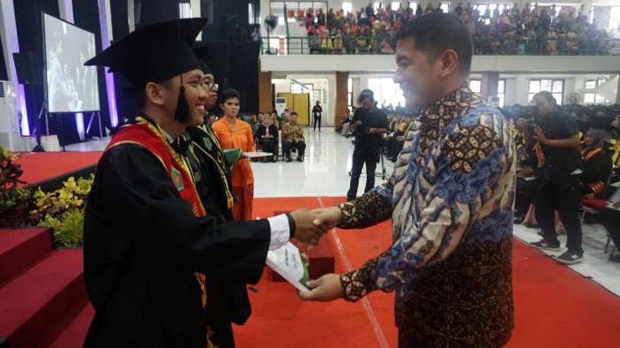 Kisah Haru Mahasiswa Penerima Beasiswa PT RAPP, Jadi Pemuncak di Wisuda ...