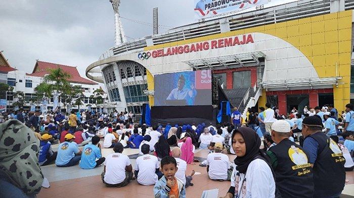 Pendukung Capres 02 Tetap Antusias Walau Hanya Bisa Menyaksikan dari ...