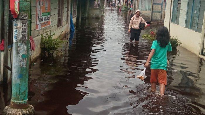 Warga Adukan Soal Banjir Akhir Tahun Ini di Rumbai Kepada Anggota DPRD ...