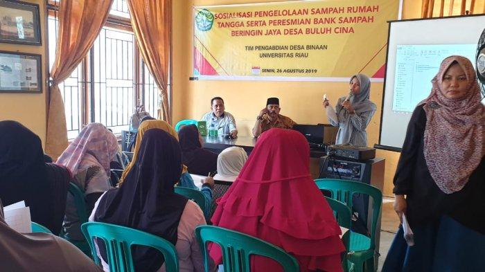 Kelompok Dosen Universitas Riau Resmikan Bank Sampah di Buluh Cina ...