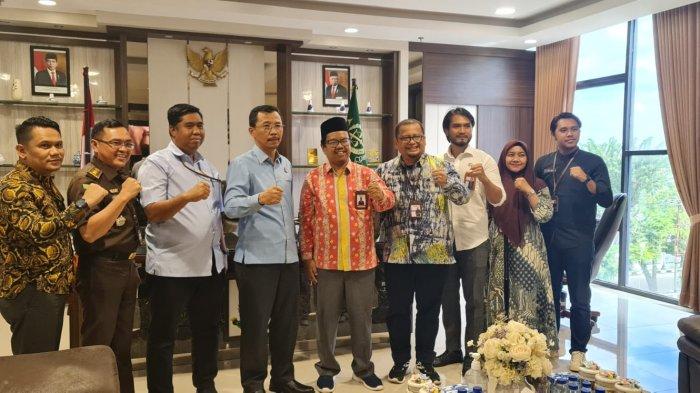 Bawaslu Riau Temui Kajati Bahas Persiapan Hadapi Pemilu 2024 - Tribunpekanbaru.com