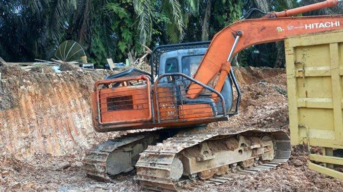 Polisi Bekuk 3 Pelaku Penambangan Ilegal Galian C di Inhu Riau, 1 Unit Alat Berat Ikut Disita ...