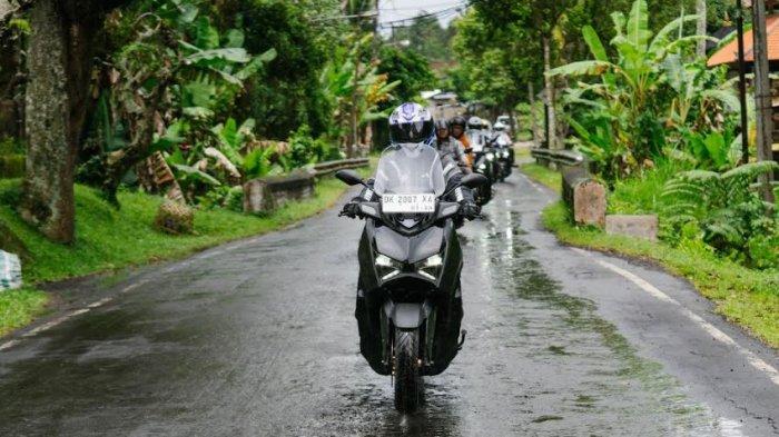 Bikers Wajib Paham, Ini Tips Berkendara saat Hujan dari Yamaha - Tribunpekanbaru.com