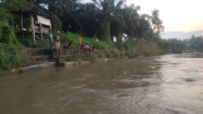 Bocah 4 Tahun yang Tenggelam di Sungai Kampar Saat Balimau Kasai Belum ... Bocah 4 Tahun yang Tenggelam di Sungai Kampar Saat Balimau Kasai Belum ...