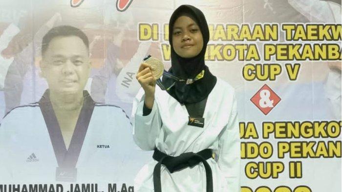 Raih Tiga Emas di Kejuaraan Taekwondo, Bunga Syafira Bercita-cita Jadi ...