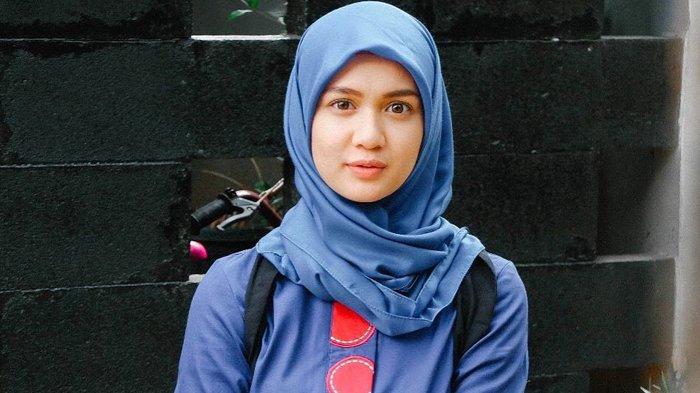 Dea Annisa Dalami Alquran dan Jadi Hafizah dalam Film Perjalanan ...