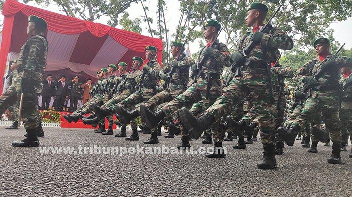 FOTO : Parade Defile Pasukan TNI dan Alutsista di Pekanbaru ...
