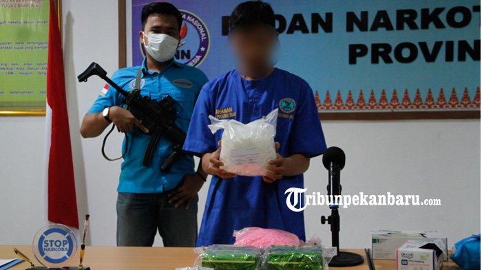 Polisi Tangkap Pengedar Narkotika di Pekanbaru, 1 Kg Lebih Sabu Diamankan, Begini Sistem ...