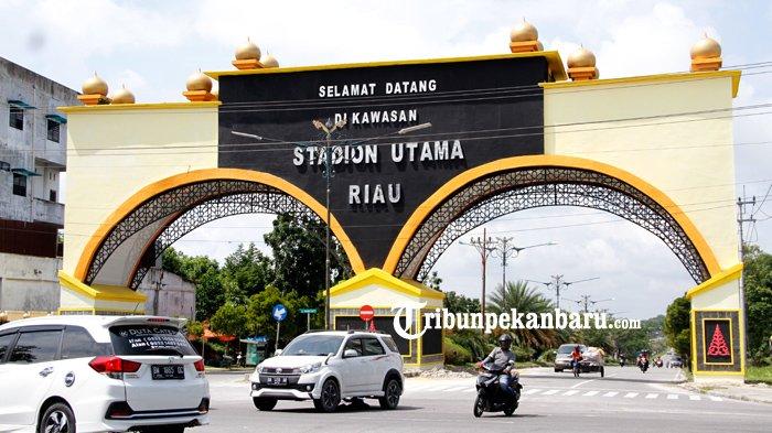 FOTO: Gapura Stadion Utama Riau Selesai Diperbaiki - Tribunpekanbaru.com