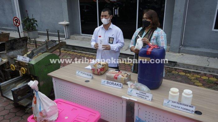 FOTO: Mie Kuning Mengandung Formalin Disita BBPOM Pekanbaru ...
