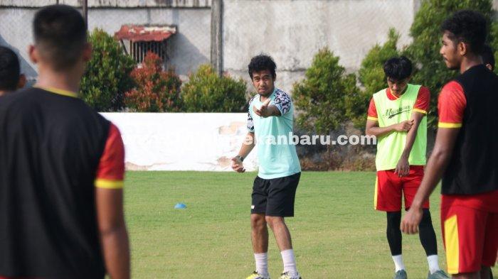 FOTO: Pelatih AA Tiga Naga Terus Evaluasi di Semua Sektor ...