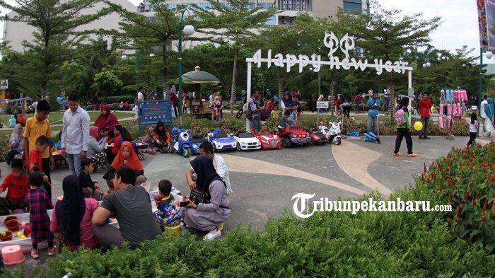 Parkir dan Lalu Lintas kendaraan Di Area RTH Putri Kaya Mayang Perlu ...