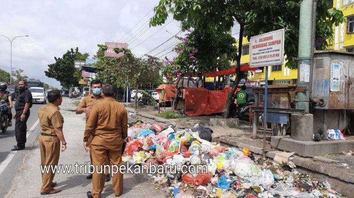 FOTO: Sampah Menumpuk di Sejumlah Ruas Jalan Pekanbaru - Tribunpekanbaru.com