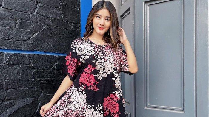 Ghea Youbi Pakai Daster, Disebut Ibu Muda, Namun tetap Cantik, Belahan ...