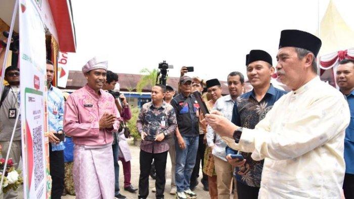 Gubernur Riau Launching Kartu e-Money BRK Syariah untuk Pelajar di SMAN ...