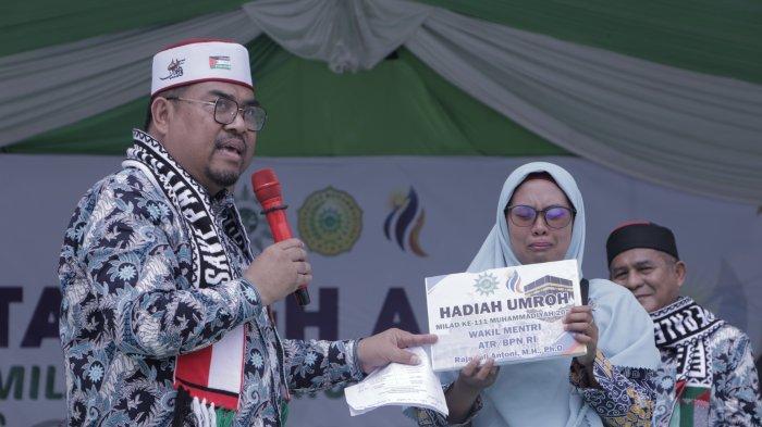 Sudah Lama Didoakan, Dina Akhirnya Dapat Hadiah Umroh di Milad 111 Muhammadiyah ...