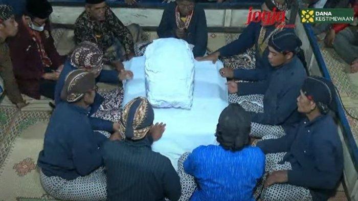 Hasil Pembukaan Cupu Kyai Panjala 2022, Prediksi Masa Depan Simbol Cupu ...