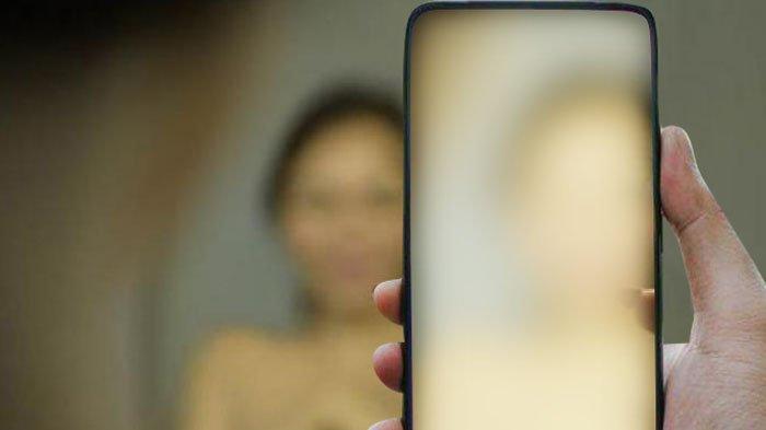 VIDEO: Tak Terima Diputus Cinta, ABG Ini Sebarkan Foto-foto Bugil Mantan Pacar di Media Sosial ...