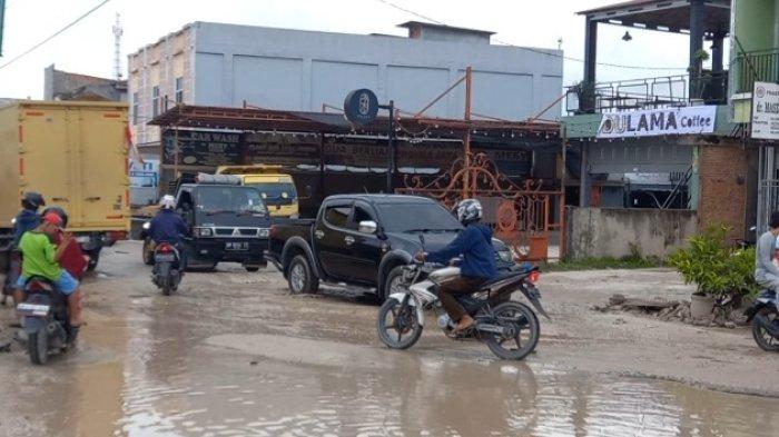 Jalan Suka Karya Ujung Rusak Parah, Berubah Jadi Kolam Lumpur ...