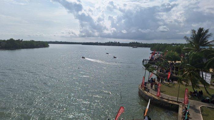 Menikmati Keindahan Sunset dari Pinggir Muara Sungai di Destinasi ...