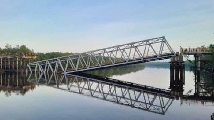 Pembangunan Dermaga Sementara Pengganti Jembatan Desa Selat Akar ...