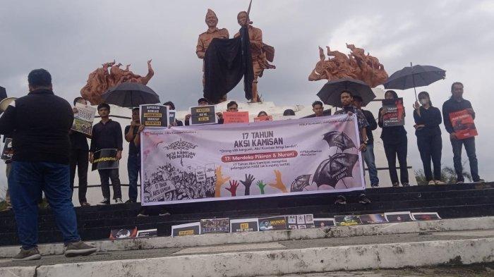 FOTO : Aksi Kamisan di Monumen Perjuangan Pekanbaru - Tribunpekanbaru.com