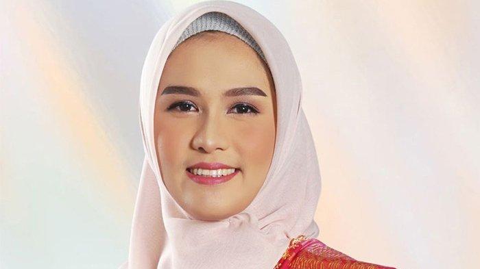 Taklukkan Adik Bupati, Incumbent Cantik Bergelar Doktor Duduk di Senayan, Ayahnya Maju Pilkada ...