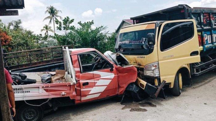 Kecelakaan Lalu Lintas di Inhil, Adu Kambing Mobil dan Truk Fuso di Kempas - Tribunpekanbaru.com
