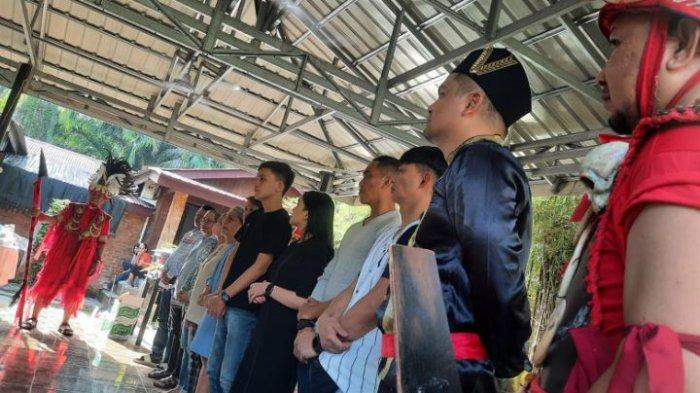 Pengurus Baru Kerukunan Keluarga Kawanua Pekanbaru Dilantik di Omah Kebon - Tribunpekanbaru.com