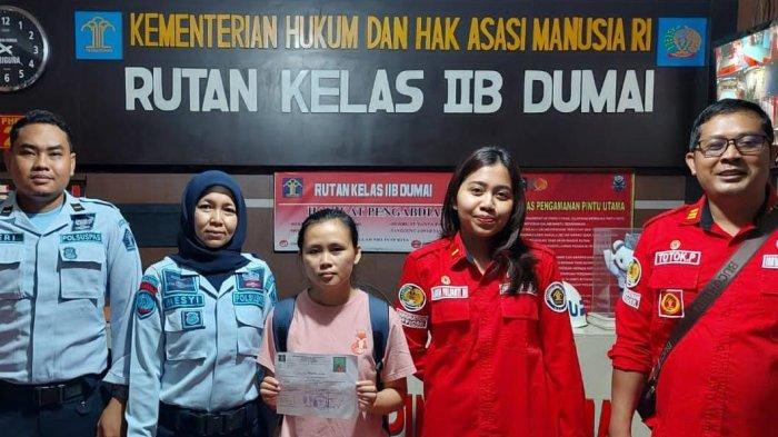 Kemenkumham Riau Deportasi WNA Wanita Asal Malaysia Pelaku Pemalsuan Identitas Usai Penjara 1 ...