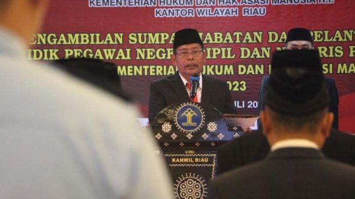 Lantik Dan Ambil Sumpah PPNS dan Notaris Pengganti, Kepala Kemenkumham Riau Ingatkan Jaga Kode ...