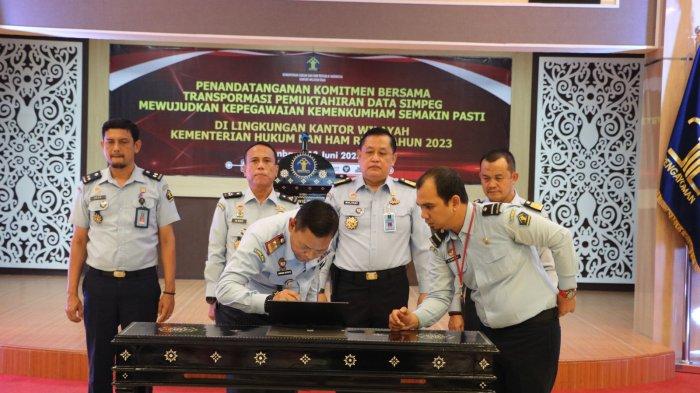 Konsisten Update Data SIMPEG, Kakanwil Kemenkumham Riau Pimpin ...