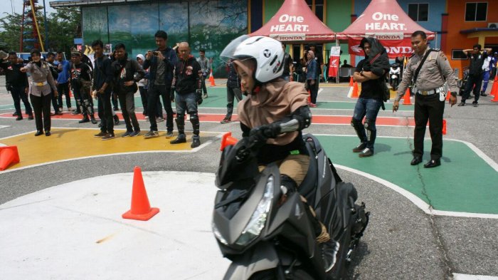 Cara Mengerem Motor Berdasar Tingkat Kecepatan, Begini Teknik ...