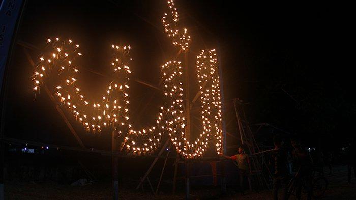 FOTO : Lampu Colok Lafadz Allah Meriahkan Malam Ramadan di Rumbai ...