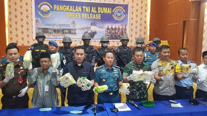 Tim F1QR Lanal Dumai Gagalkan Penyelundupan Sabu Senilai Rp20 Miliar di Perairan Bengkalis ...