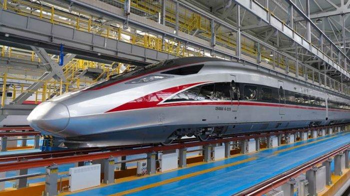 HEBAT! China Luncurkan Kereta Api Super Cepat, Capai Jarak 620 Km Dalam ...