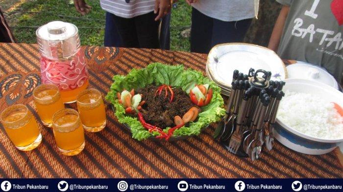 Mahasiswa Kukerta UNRI Gelar Lomba Masak Rendang Paku Khas Kuansing ...