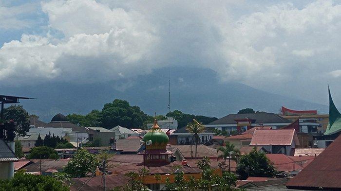 FOTO : Gunung Marapi Sumbar Hingga Kini Masih Erupsi - Tribunpekanbaru.com
