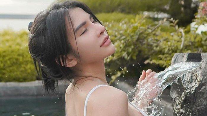 Maria Vania Goyang TikTok Saat Mandi Pakai Bikini, Aurat Jadi Tontotan, TikToker: Gratis ...