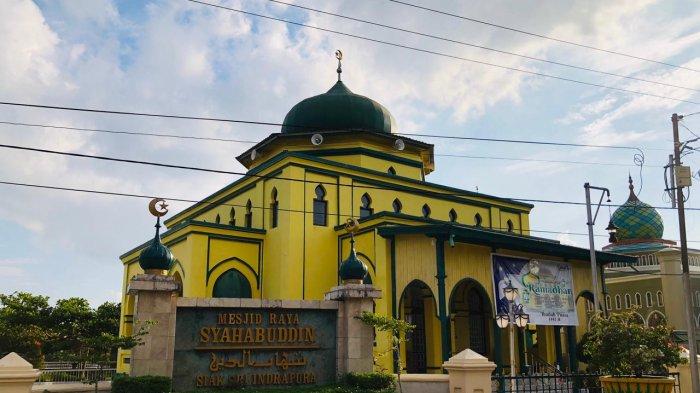VIDEO: Mengenal Masjid Syahabuddin, Peninggalan Sultan Syarif Kasim II ...